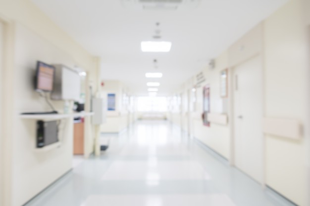 Brief: Amptelike besoeke aan provinsiale hospitale en klinieke versoek ...
