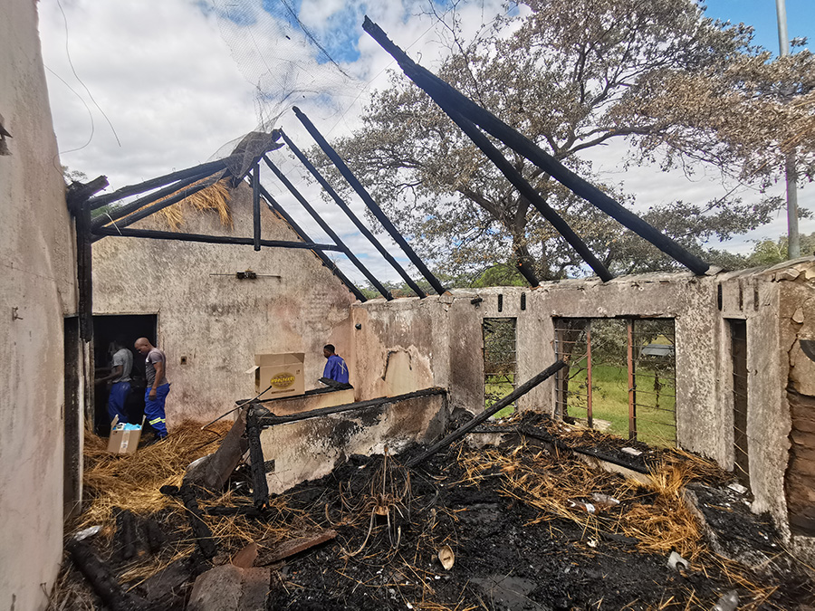 Huis in puin, maar waar is die brandweer? | Die Pos