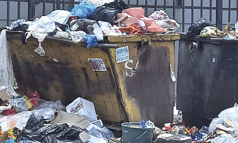 Vullis in hoofstraat ’n seeroog | Die Pos