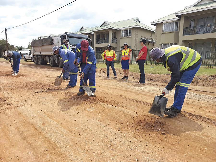 Herstel van paaie verwelkom | Die Pos