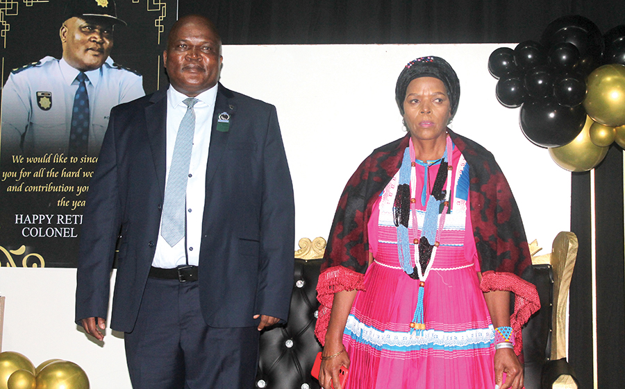 Last salute before Police commander goes on pension | Die Pos