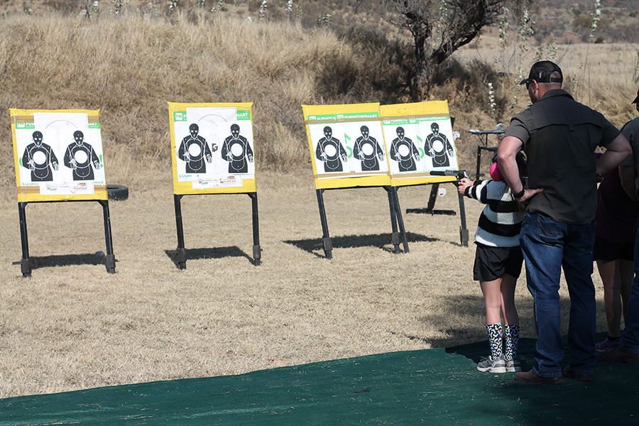 Dié vroue skiet raak! | Die Pos