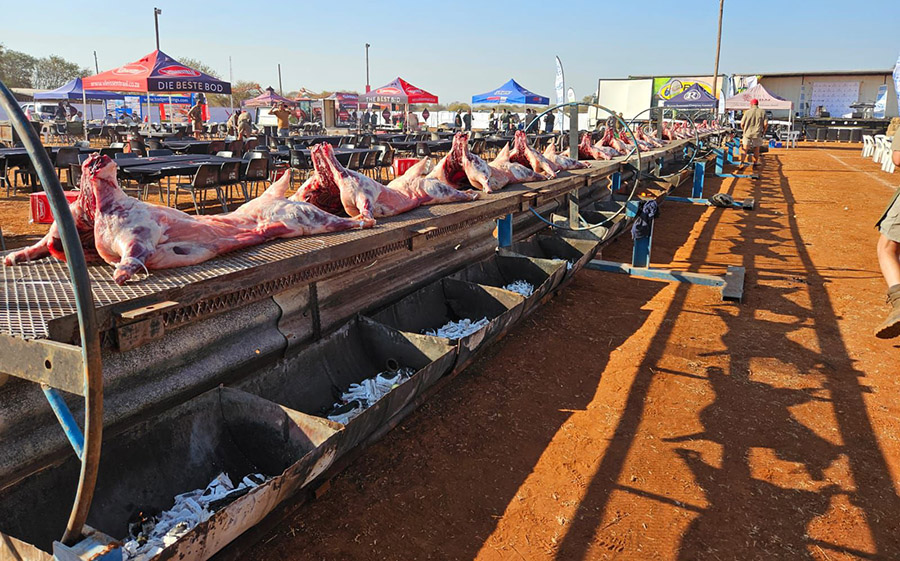 Duisend manne haal hul knipmesse uit | Die Pos