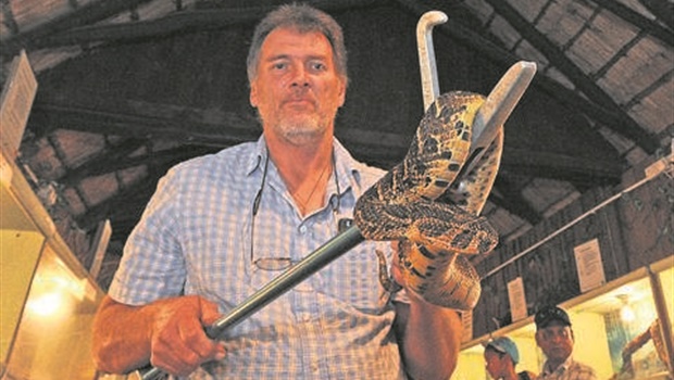 Popular snake catcher dies in car crash | The Witness