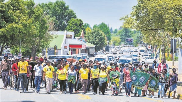 Protest brings Howick CBD to a standstill | The Witness