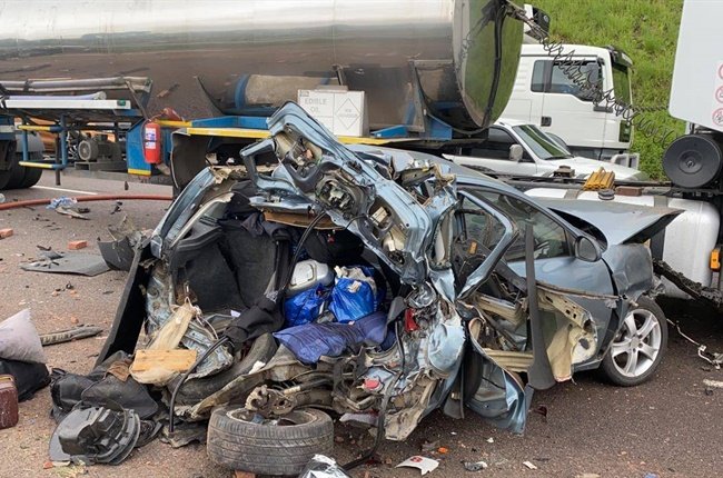 PICS | One dead, multiple injured in N3 truck crash | The Witness