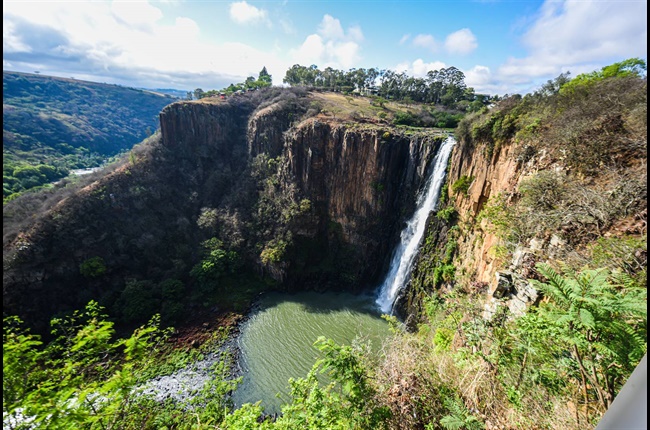 Angry mob throws man off Howick Falls in KZN | The Witness