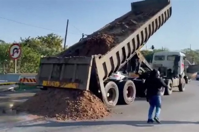 Zuma supporters disrupt traffic on North Coast | The Witness