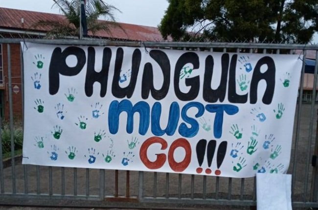 Angry parents lock up Cool Air Secondary School in Dalton, KwaZulu ...