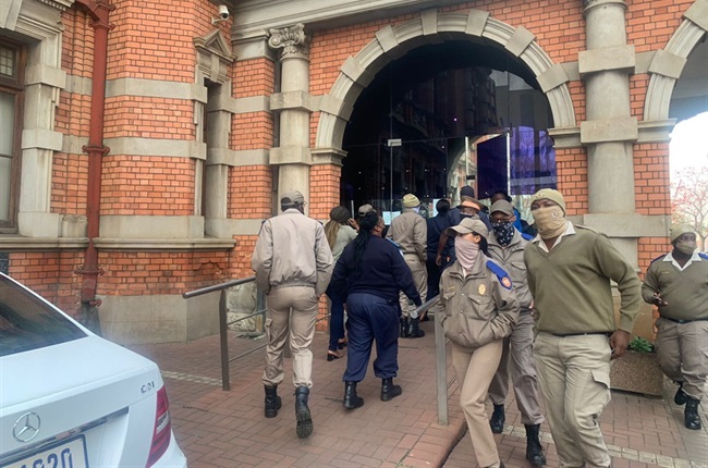 WATCH | Pietermaritzburg’s traffic cops and security officers lock ...