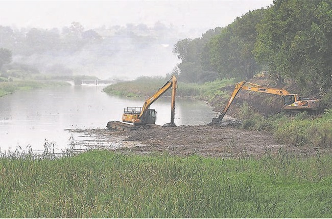 Camps Drift canal desilting begins in Pietermaritzburg | The Witness