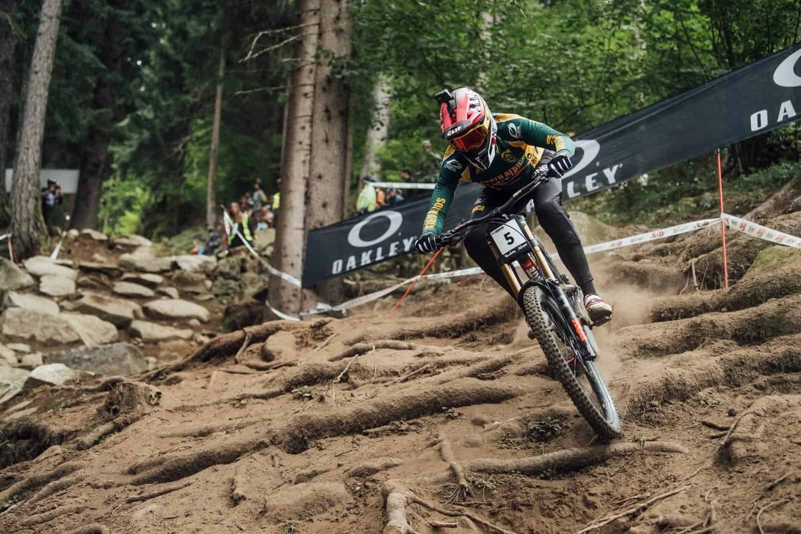 Minnaar crashes in Val di Sole | The Witness