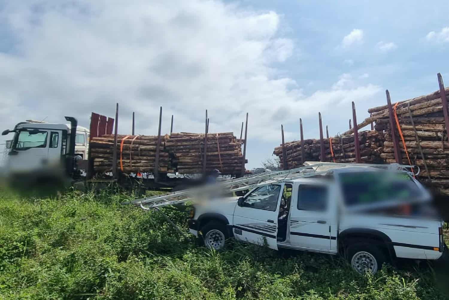 One killed after truck ploughs into broken-down bakkie on KZN N2 | The ...