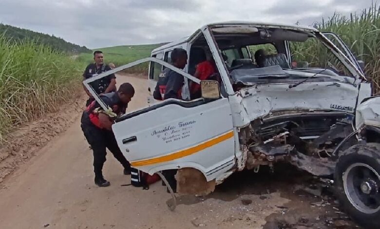 Three people injured and sacrificial hen killed in collision in Oakford ...