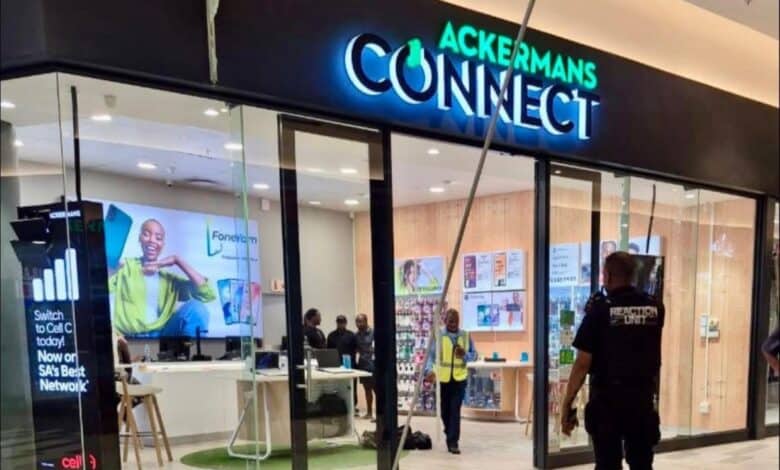 Police hunt for eight suspects after brazen KwaMashu mall robbery | The Witness