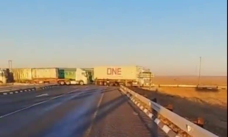 Traffic diverted at Roadside/Reitz interchange as N3 blockade causes ...