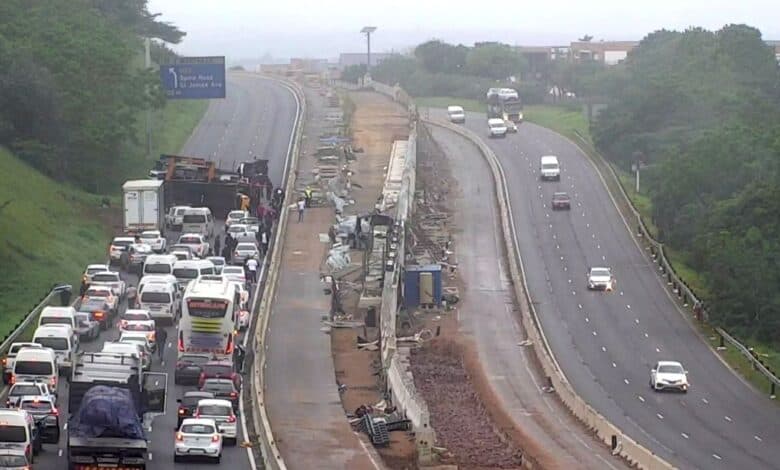 One lane reopened after truck overturns on N3 near Pavilion Mall | The ...