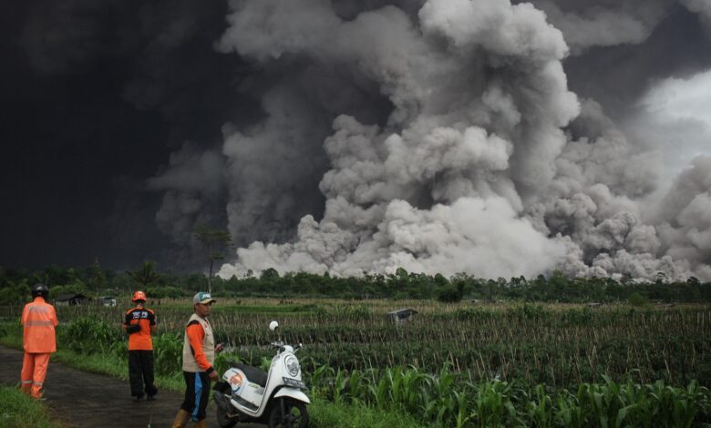 WATCH | Hundreds of Indonesians shelter after volcano erupts | The Witness