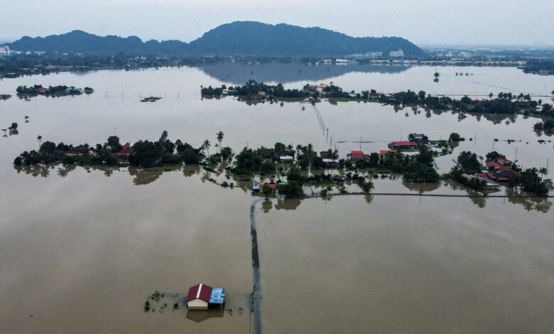 Asia floods death toll tops 1,100 as troops aid survivors | The Witness