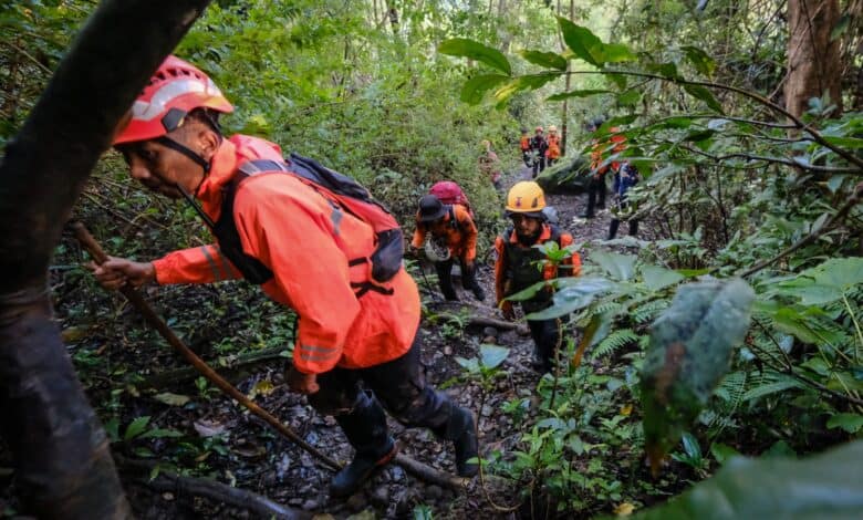 Indonesian rescuers find debris from missing plane | The Witness