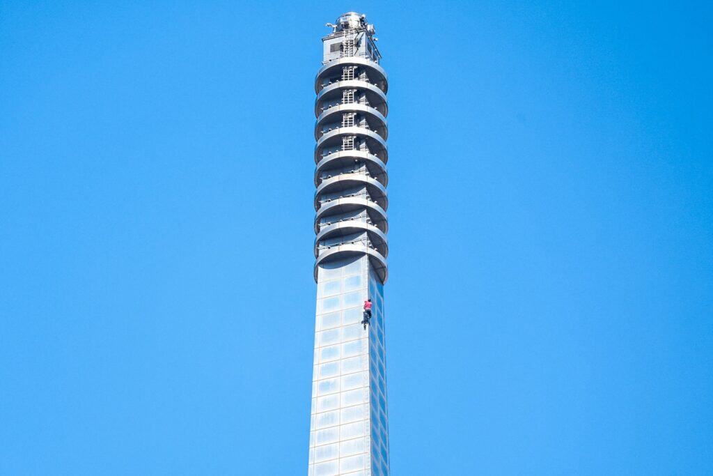 PICS | American daredevil free-climbs Taiwan's tallest building | The ...