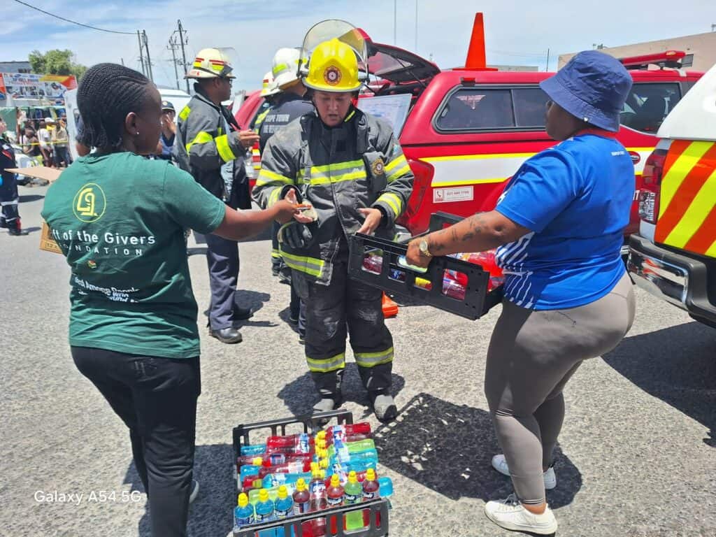 PICS | Du Noon fire leaves thousands homeless as aid groups mobilise ...