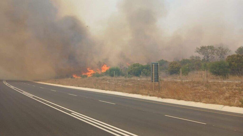 PICS | Fires burn across Western and Eastern Cape, with conditions set ...