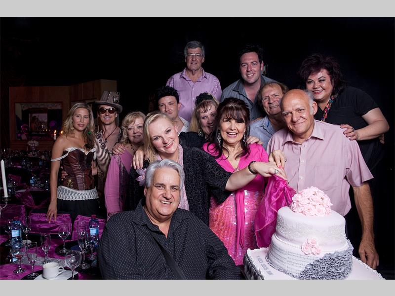 Meer-Min Shaw vier 80ste in pienk | Krugersdorp News