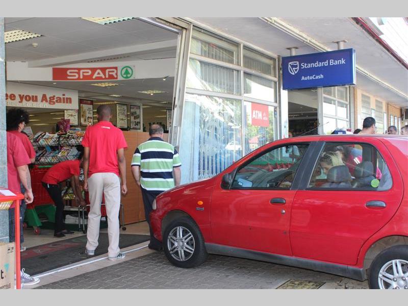 Car drives through Spar entrance | Krugersdorp News