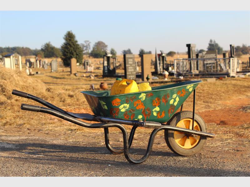 Sterkfontein Cemetery pleasant again | Krugersdorp News