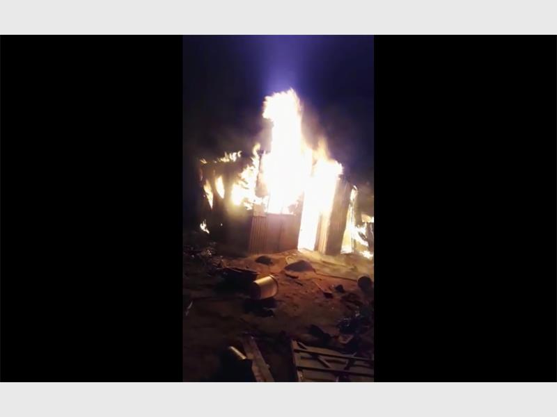 [WATCH] Police spring into action after shack catches fire ...