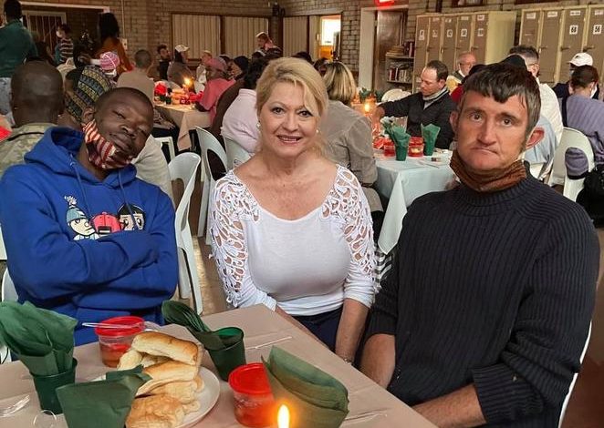 Weldoeners bederf haweloses met driegang Kersete | Krugersdorp News