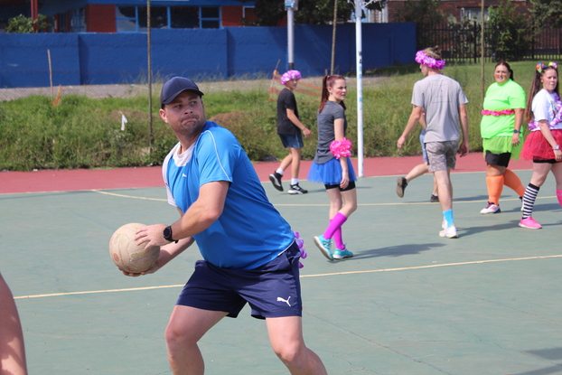 Ringbal weer volstoom aan die gang | Krugersdorp News