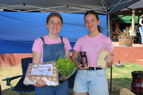 Residents celebrate spring at Sunset Mountain Bistro | Krugersdorp News