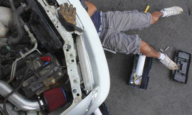 A do-it-yourself-car-repair guide ... safely