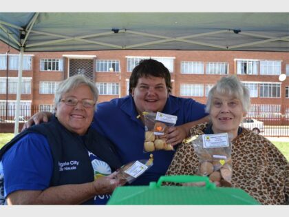 Klein vlooimark by Paul Krugersaal maak groot verskil | Krugersdorp News