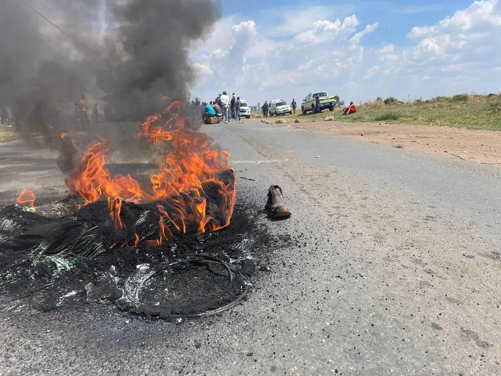 Alleged police brutality sparks protest in Kagiso