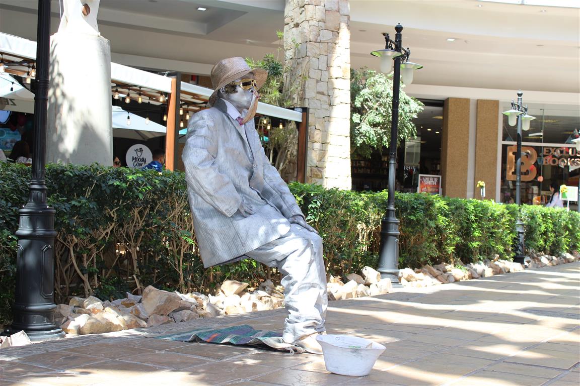 The life of a living mall 'statue' | Roodepoort Record