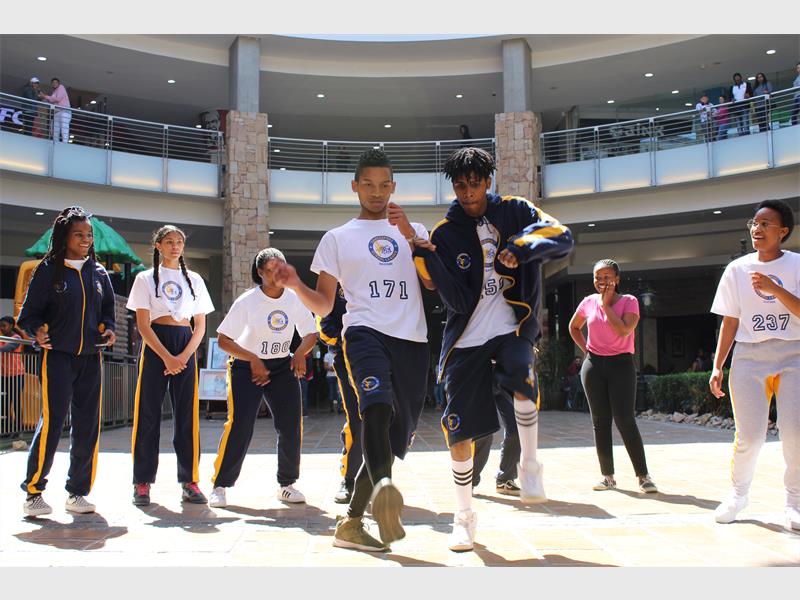 WATCH: Local dance crew wins big in Cape Town | Roodepoort Record