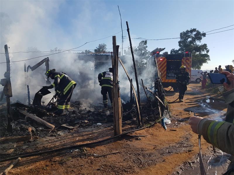 VIDEO: Nine people displaced after shack fire | Roodepoort Record