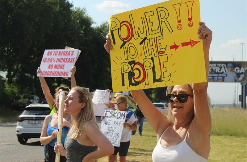 Anti-Eskom protesters occupy busy intersection in Weltevreden Park for ...