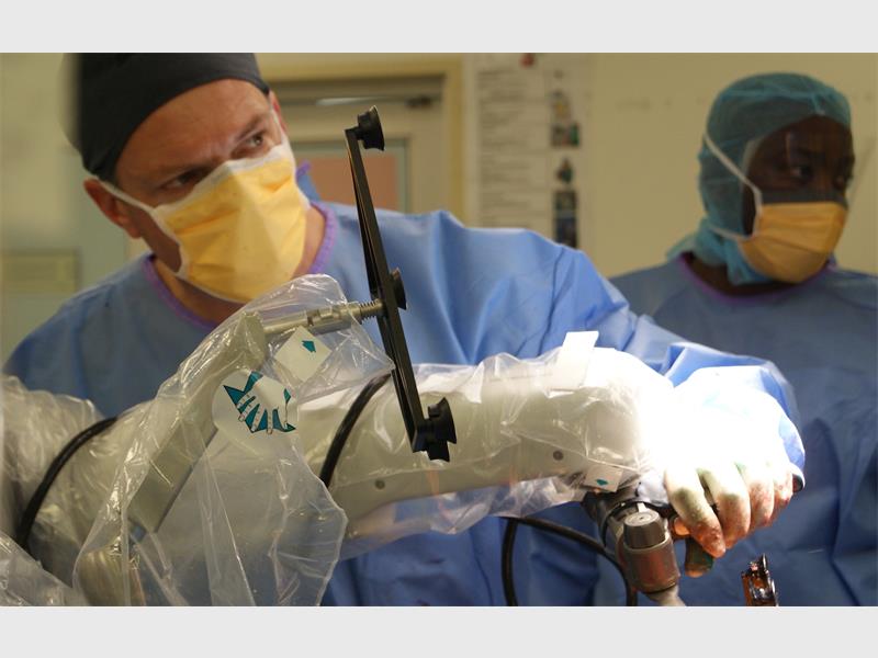 First Mako robotic-arm assisted knee replacement surgery in Africa ...