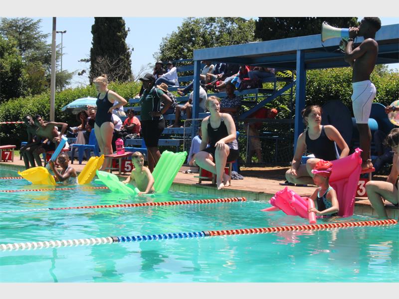 Swimming gala at Edenvale Public Swimming Pool | Bedfordview Edenvale News
