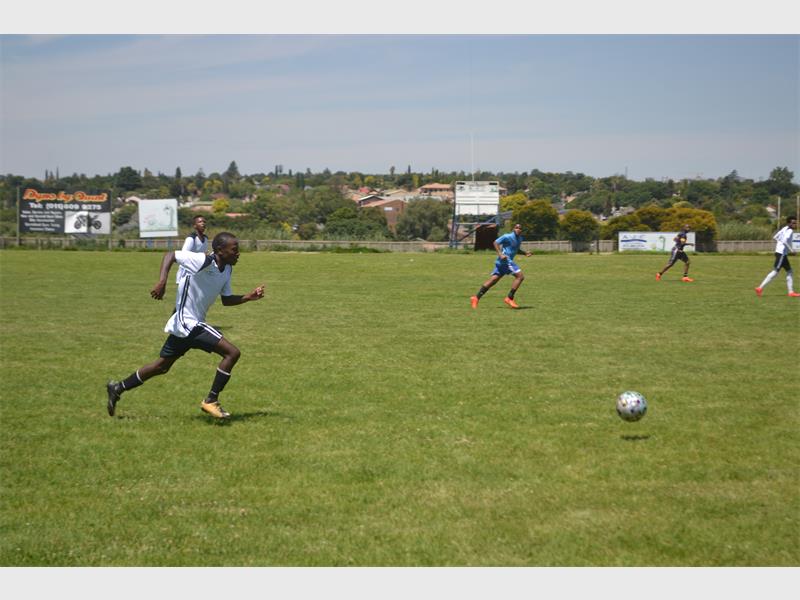 Kempton footballers face off in Edenvale | Bedfordview Edenvale News