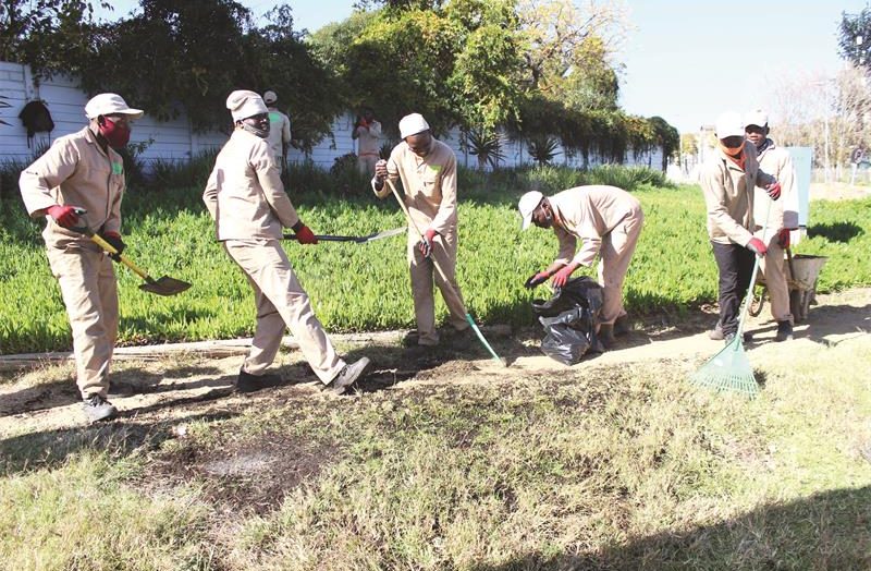 Residents clean-up initiative aims to keep Douglasdale clean | Fourways ...