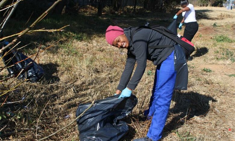 Residents get their hands dirty to clean up litter | Fourways Review