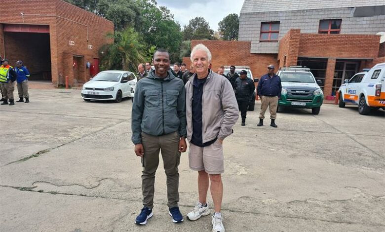 Vendors scatter as Fourways Improvement District leads major operation on Sunrise Boulevard ...