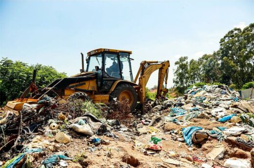 MEC leads Clay Oven informal settlement clean-up | Fourways Review