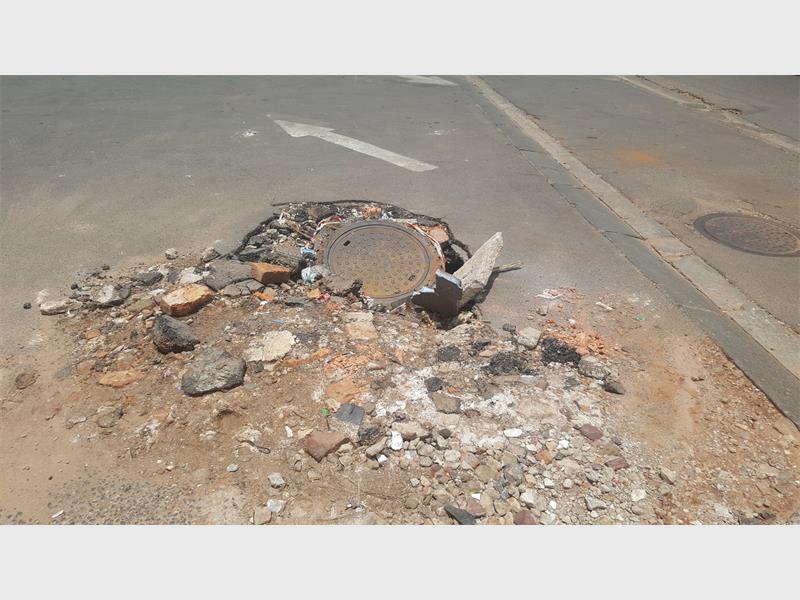 Dangerous collapsed manhole still not repaired | Boksburg Advertiser