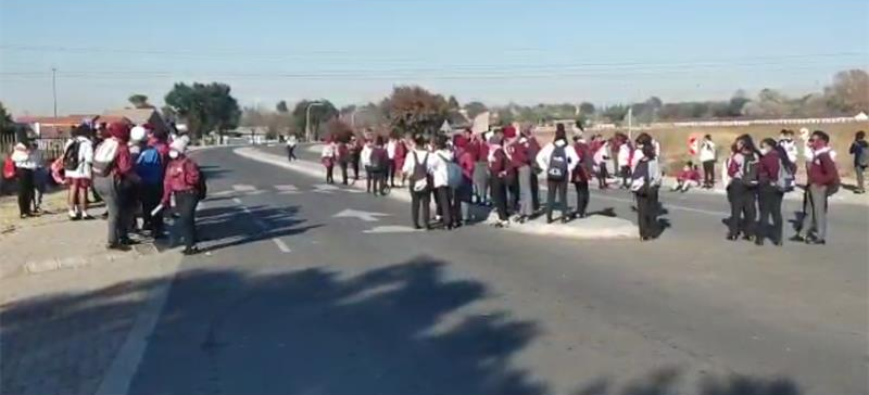 WATCH: Reiger Park Secondary learners, parents want school ...